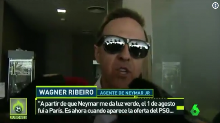 Wagner Ribeiro, agent de Neymar Jr, a l’aeroport.