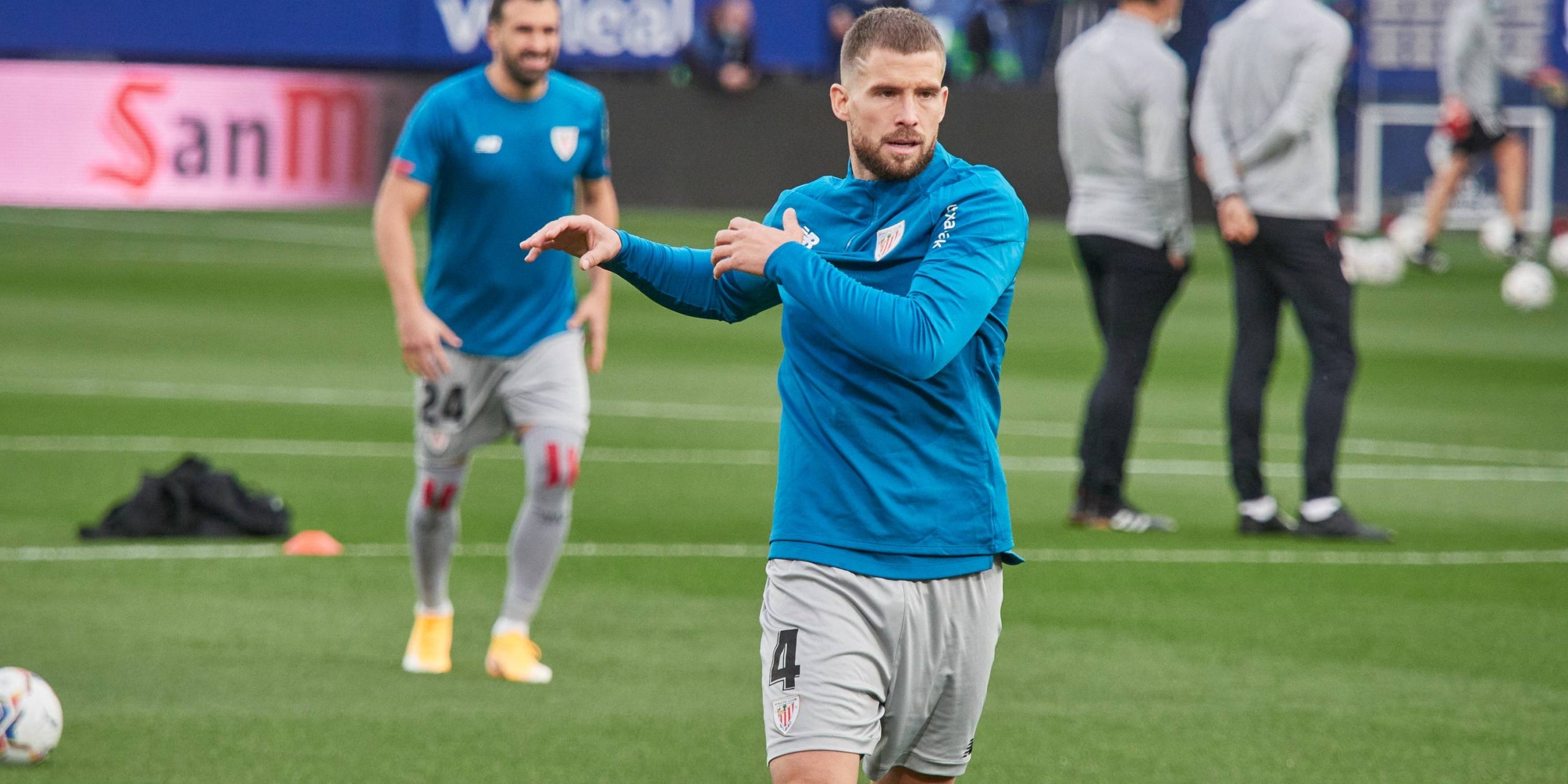 Íñigo Martínez ya se hace fotos con la camiseta del Barça