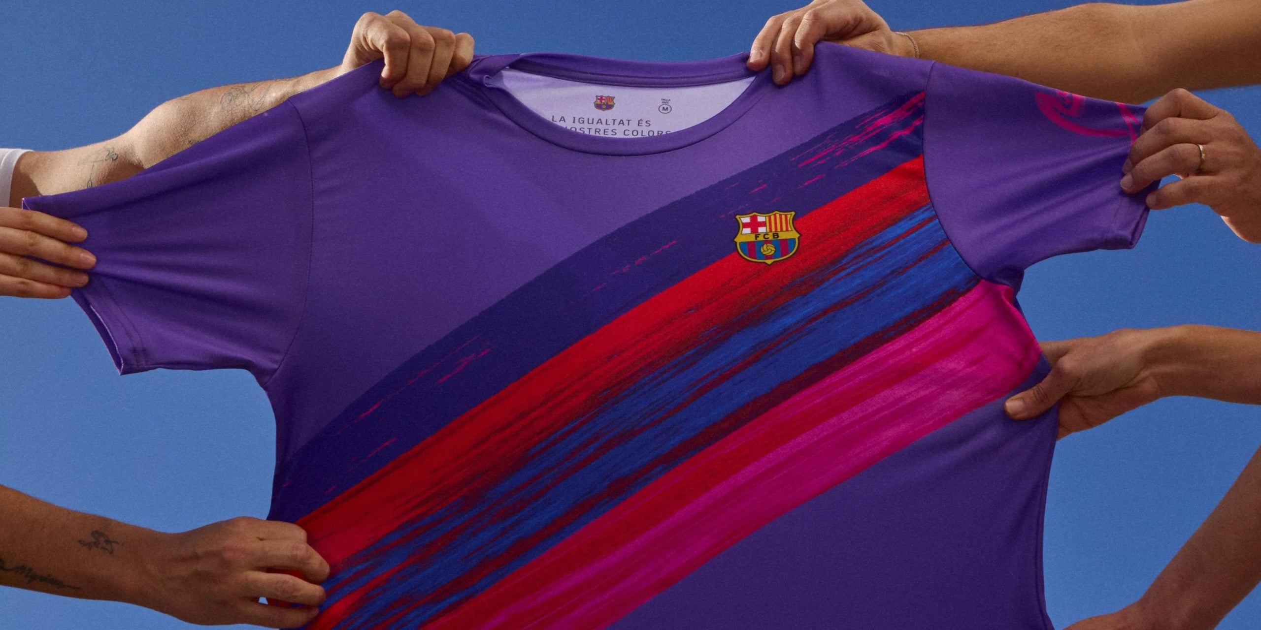 El Barça presenta una samarreta exclusiva amb motiu del 8M