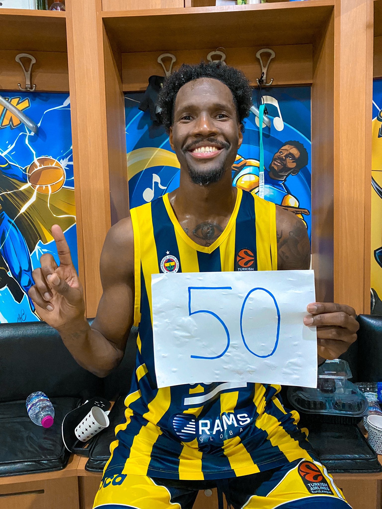 Nigel Hayes-Davis fa història a l'Eurolliga amb 50 punts