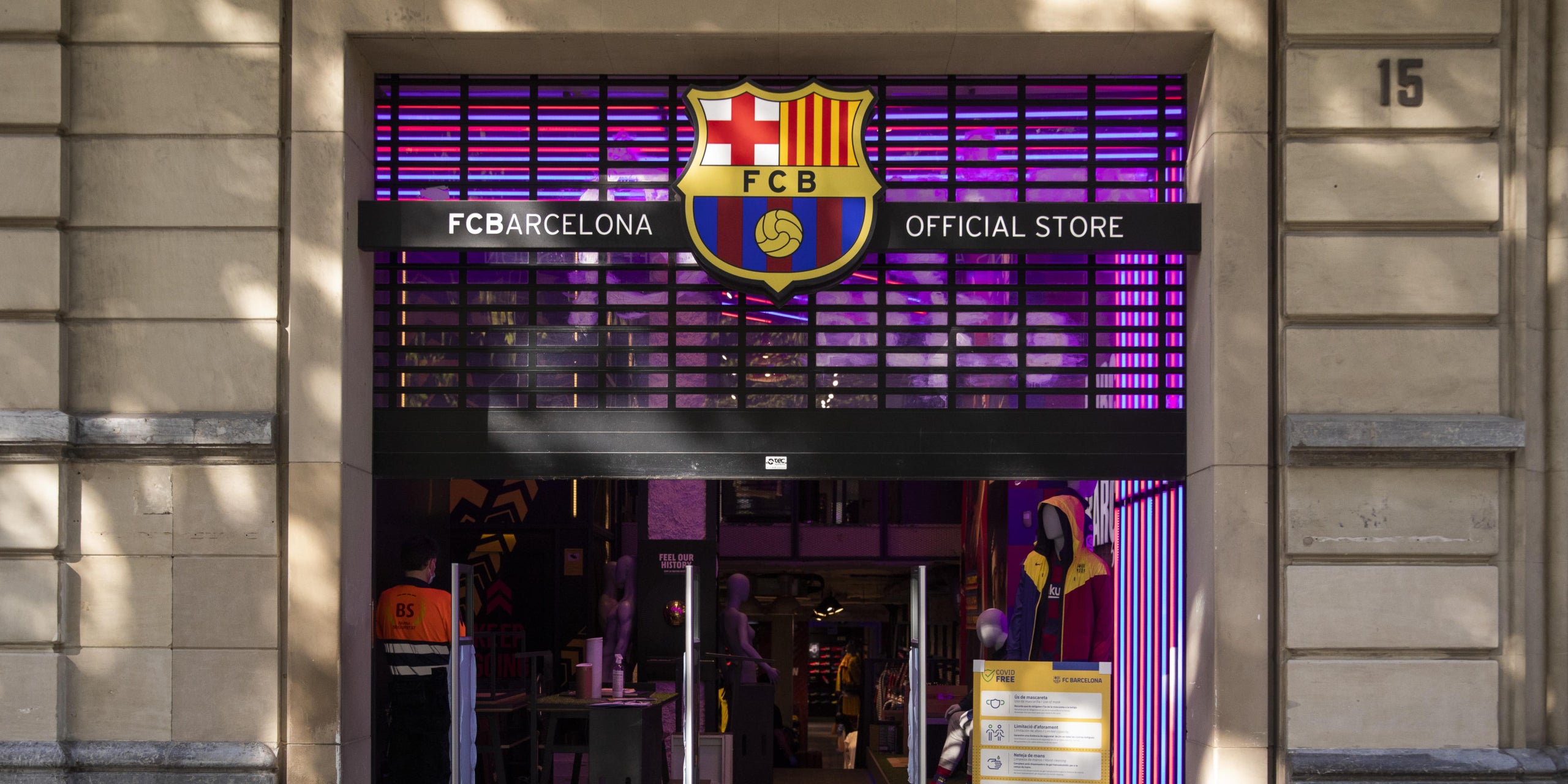 El Barça apuesta por el catalán: de 'Barça Store' a 'Barça Botiga'