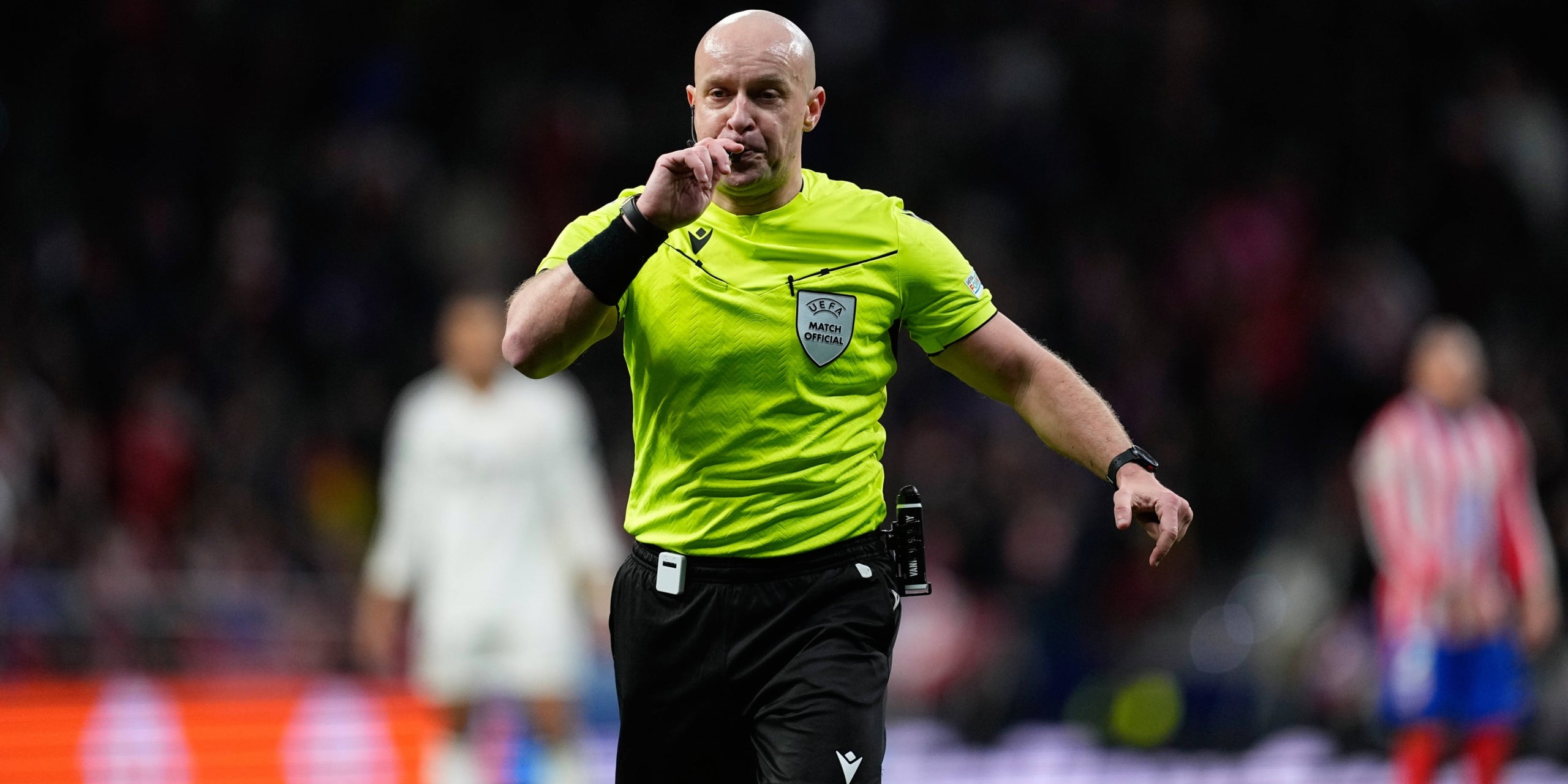 UEFA designa árbitros polémicos para el Inter-Barça de Champions