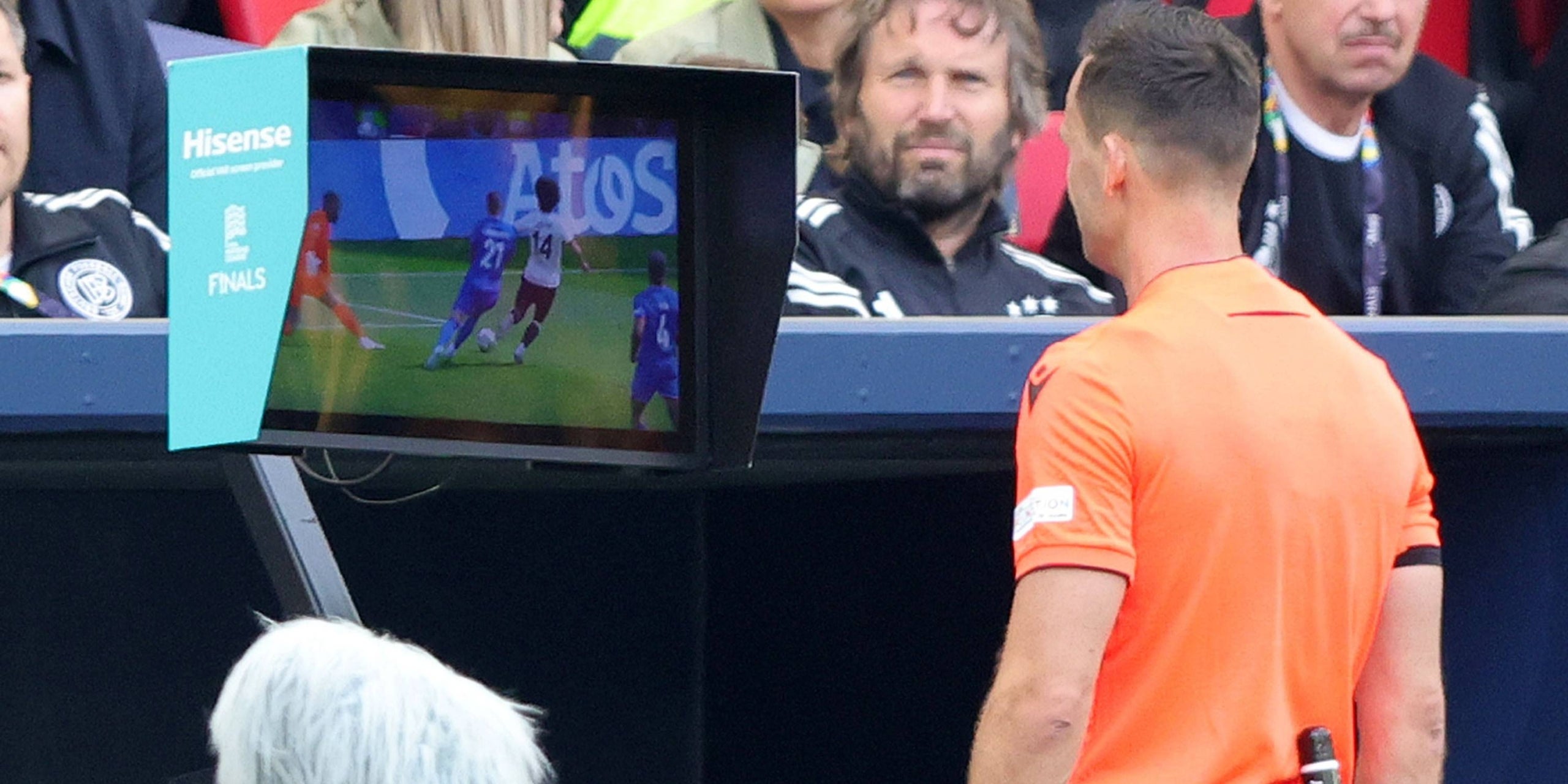 El mini-VAR arriba a la Primera RFEF: revolució arbitral