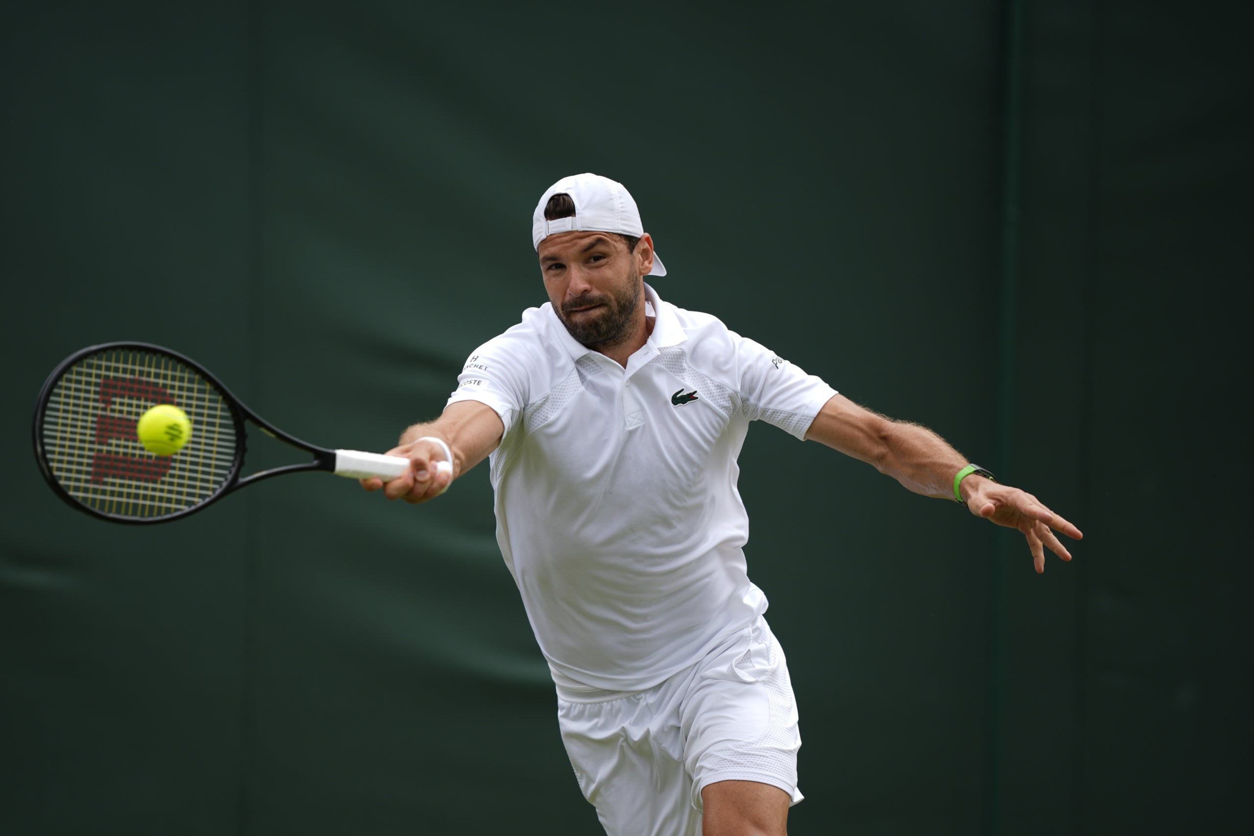 Dimitrov se retira lesionado y Sinner avanza en Wimbledon